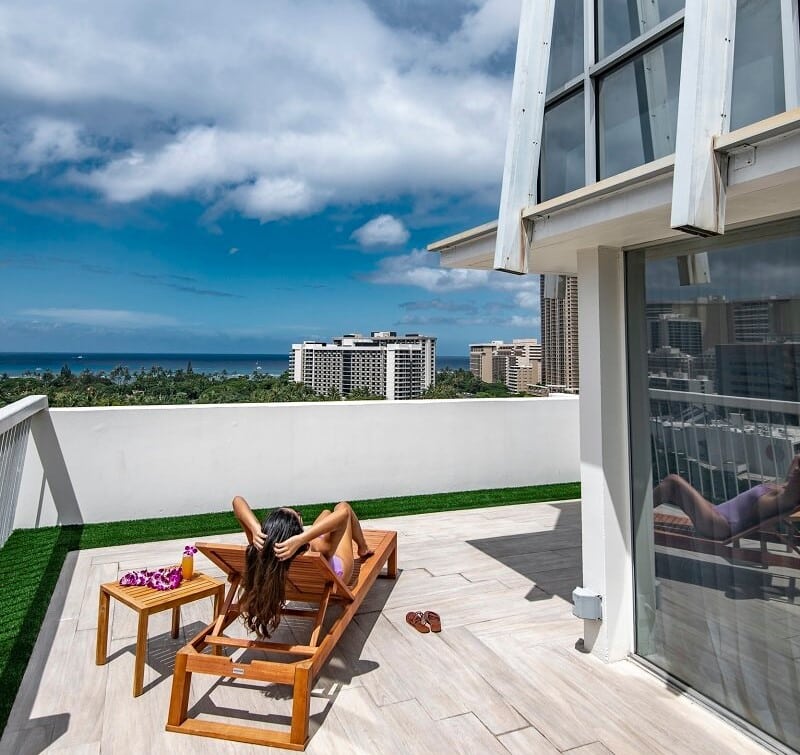 Saltwater Infinity Pool | Experience The Light of LaCroix